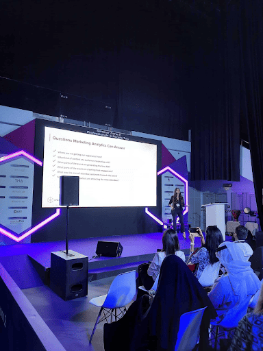 How To Find a Venue for an Event: 10 Factors to Consider - vFairs.com